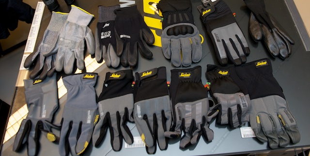 Siste skrik i hansker - Byggmesteren