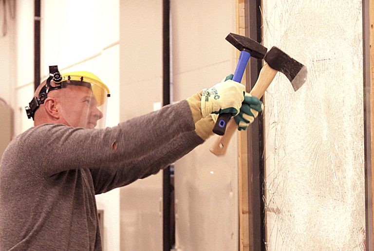 Slik unngår du riper i glass - Byggmesteren