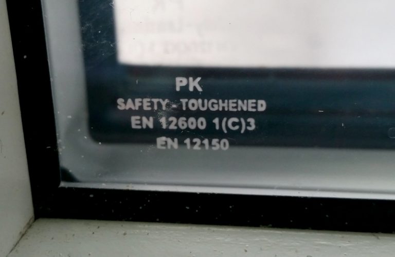 Ettermontert solskjerming kan gi termisk brudd - Byggmesteren