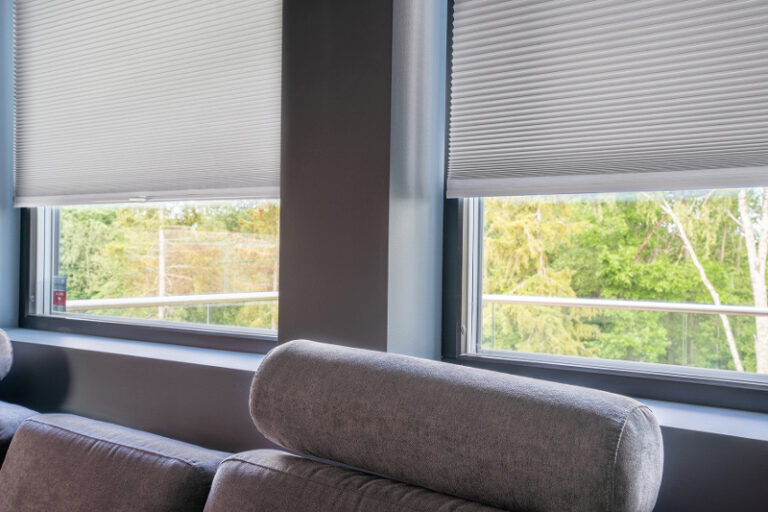 Ettermontert solskjerming kan gi termisk brudd - Byggmesteren